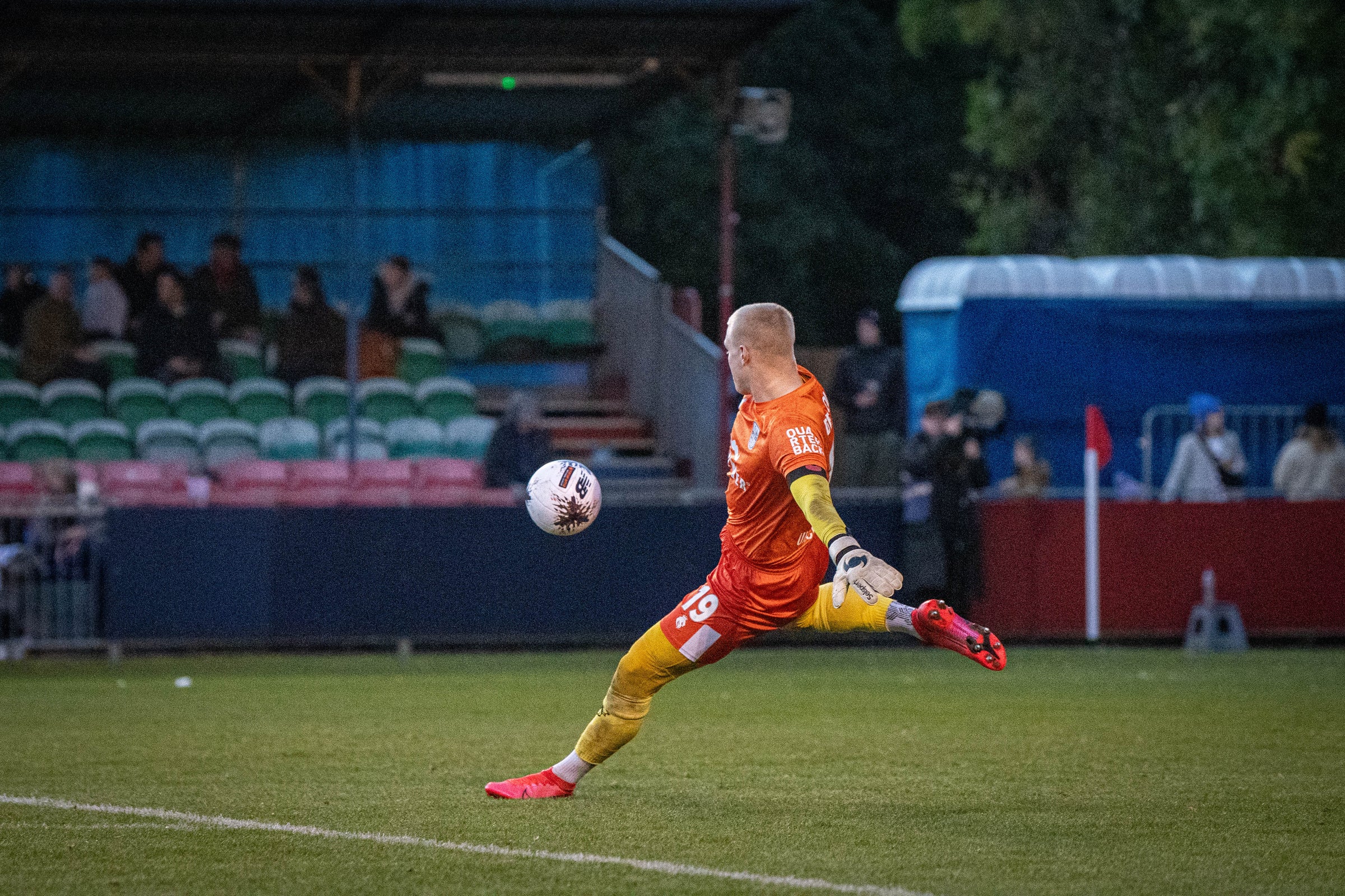 BEAVERS HOST TUDORS – Hampton & Richmond Football Club