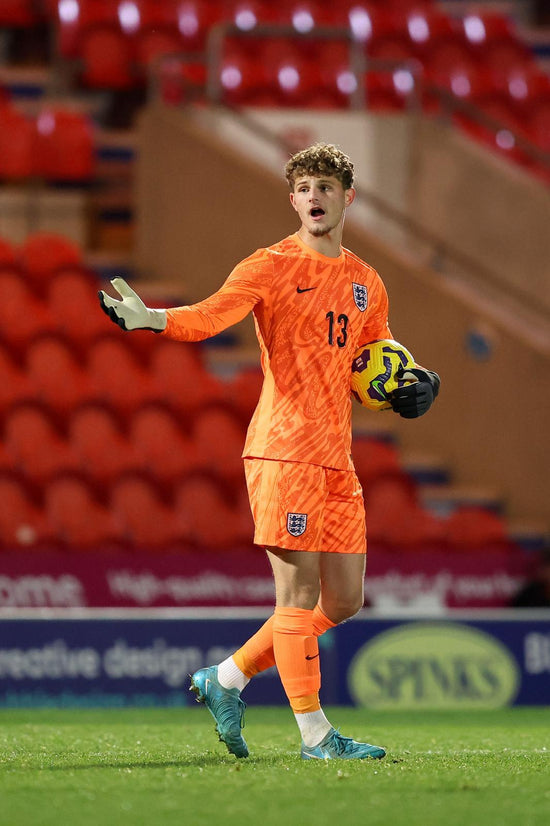 MAX MERRICK BECOMES A BEAVER! – Hampton & Richmond Football Club